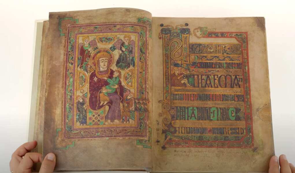 5 rarest books from history | Amaze Trivia